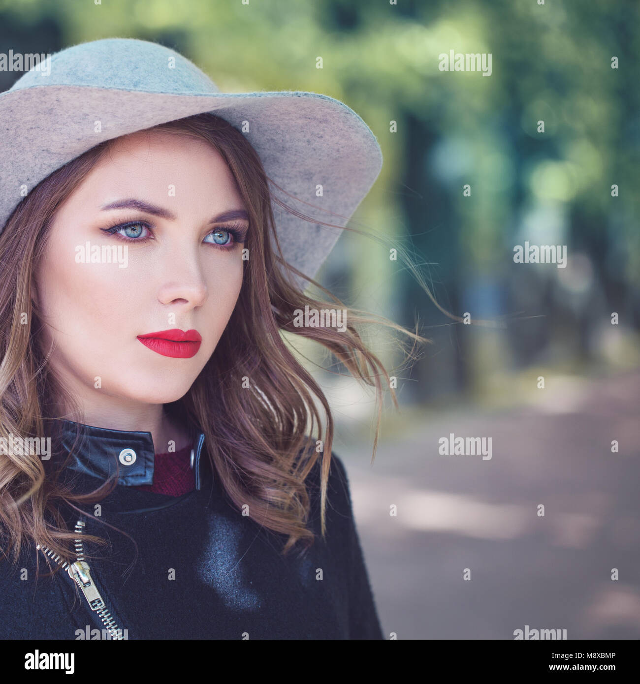 Beautiful woman fashion hi-res stock photography and images - Alamy
