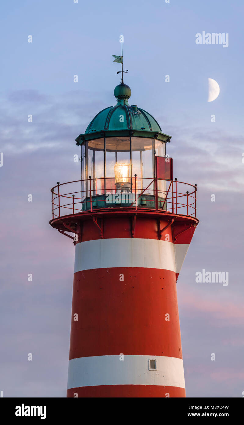 Lighthouse at night moon hi-res stock photography and images - Alamy
