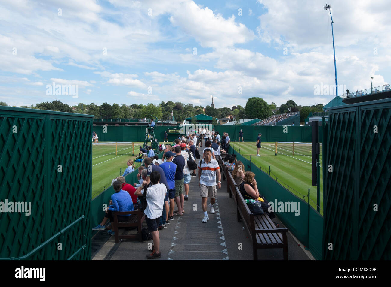 Outside the courts wimbledon hi-res stock photography and images - Alamy