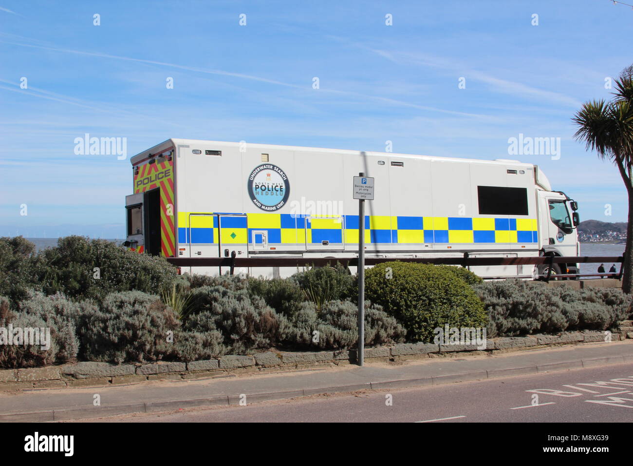 Police underwater search van Stock Photo - Alamy