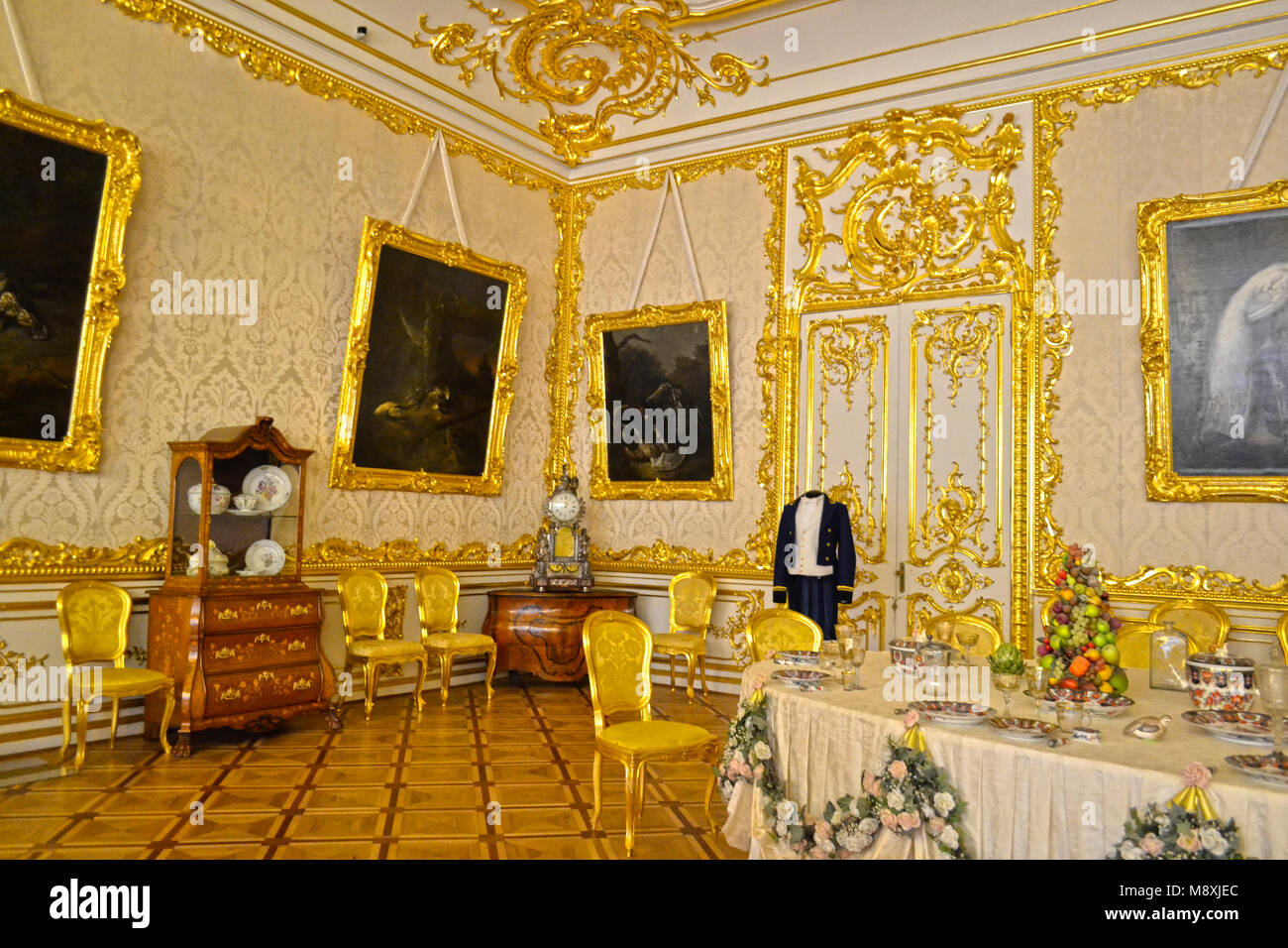 Dining room in Catherine Palace in Russia Stock Photo - Alamy
