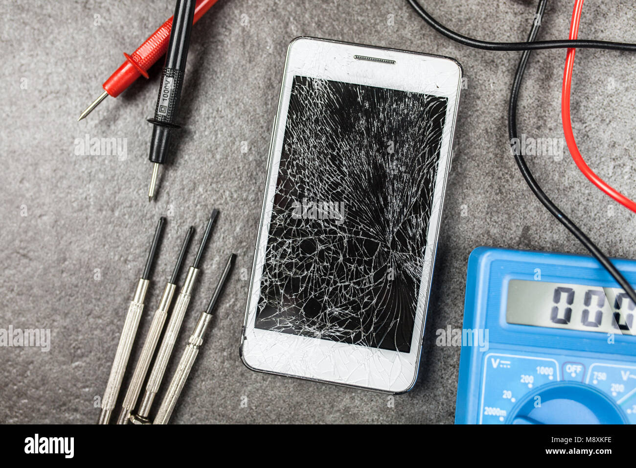 Smartphone with broken screen Stock Photo - Alamy