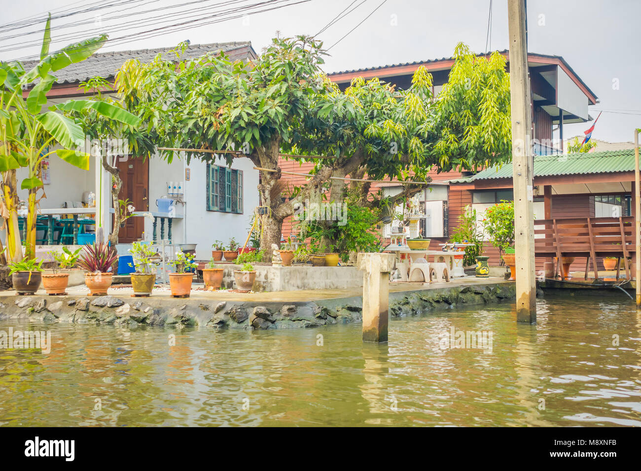 Floating poor house on the Chao Phraya river. Thailand, Bangkok Stock ...