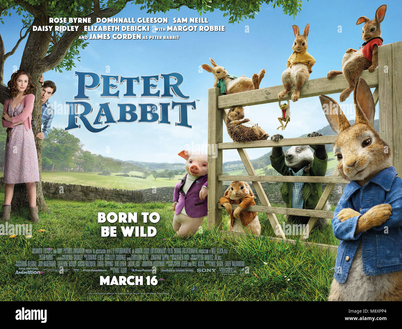 PETER RABBIT, l-r: Rose Byrne, Domhnall Gleeson, Pigling Bland (v: Ewen ...