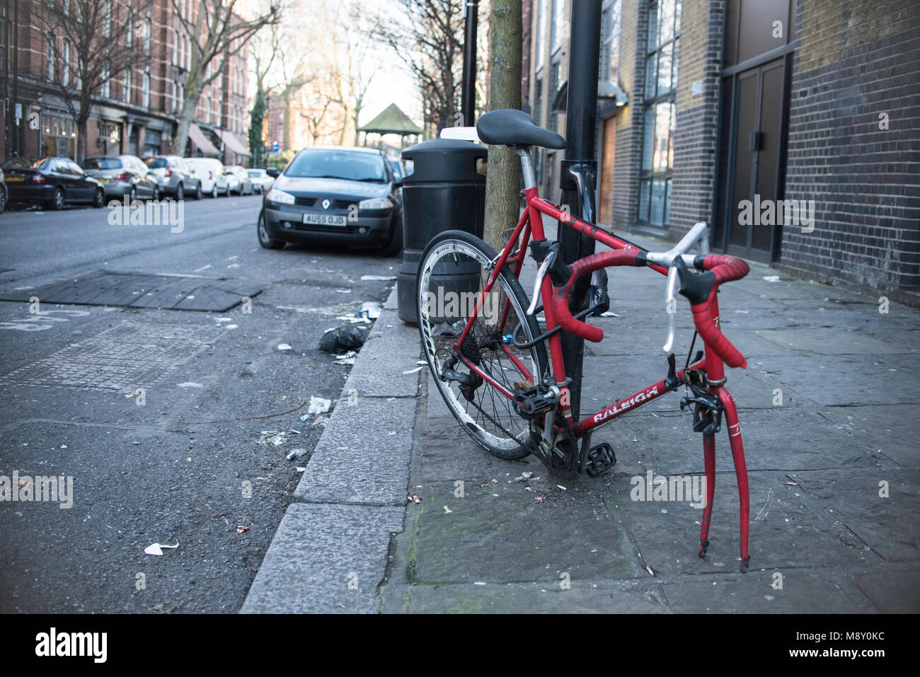 Front wheel missing hi-res stock photography and images - Alamy