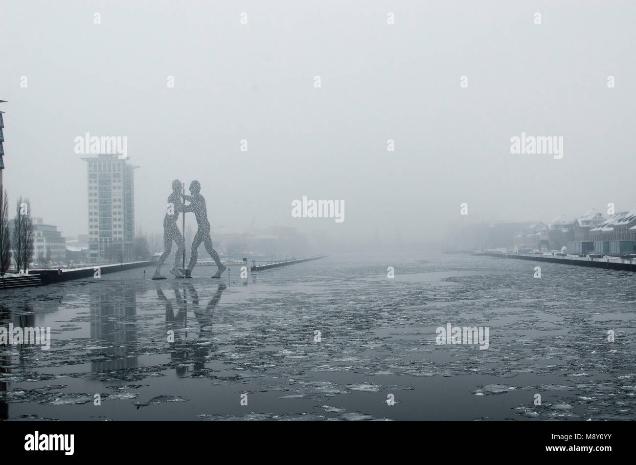 Molecule Man sculpture in Berlin Stock Photo - Alamy