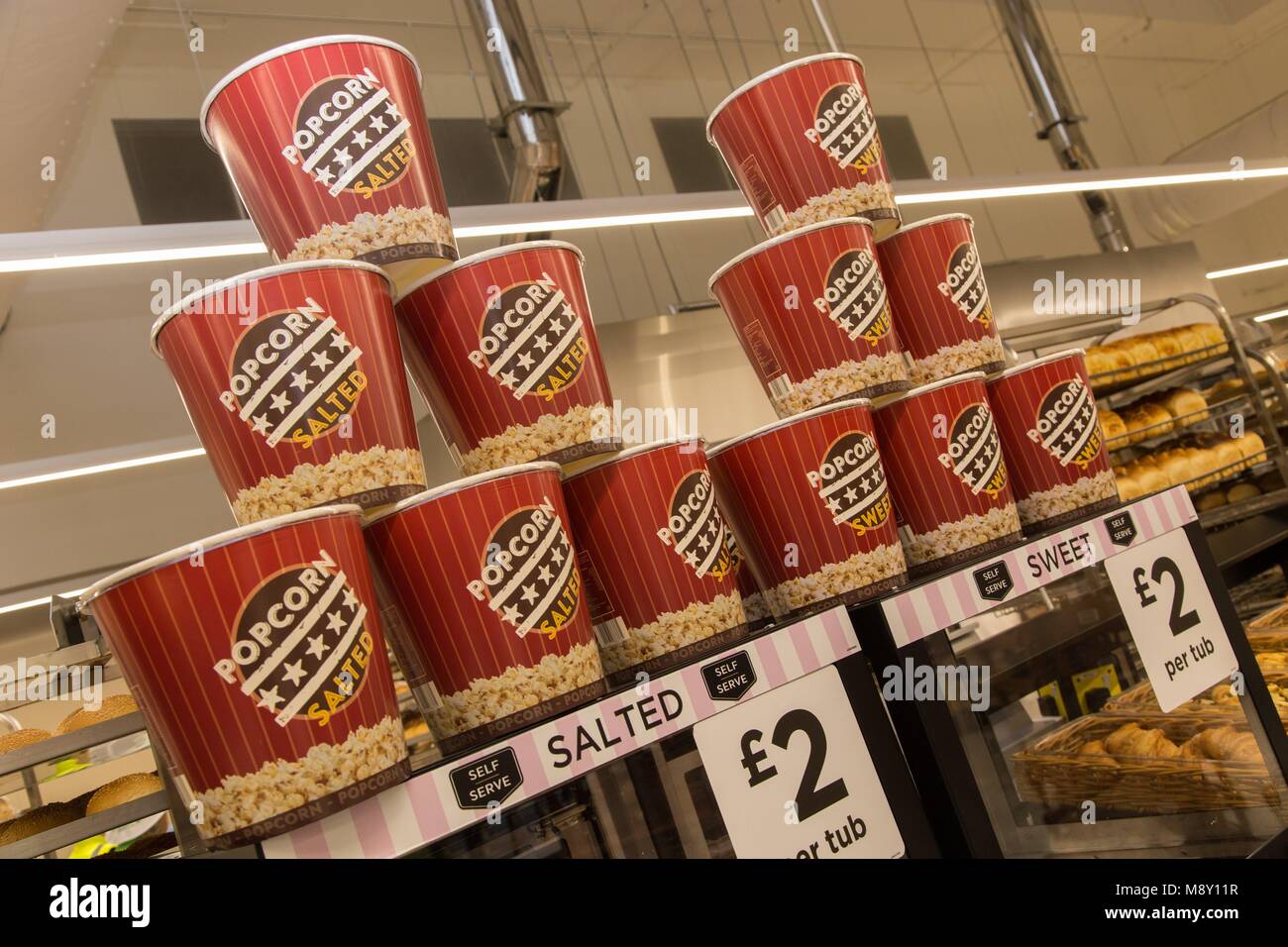 Popcorn shop hi-res stock photography and images - Alamy