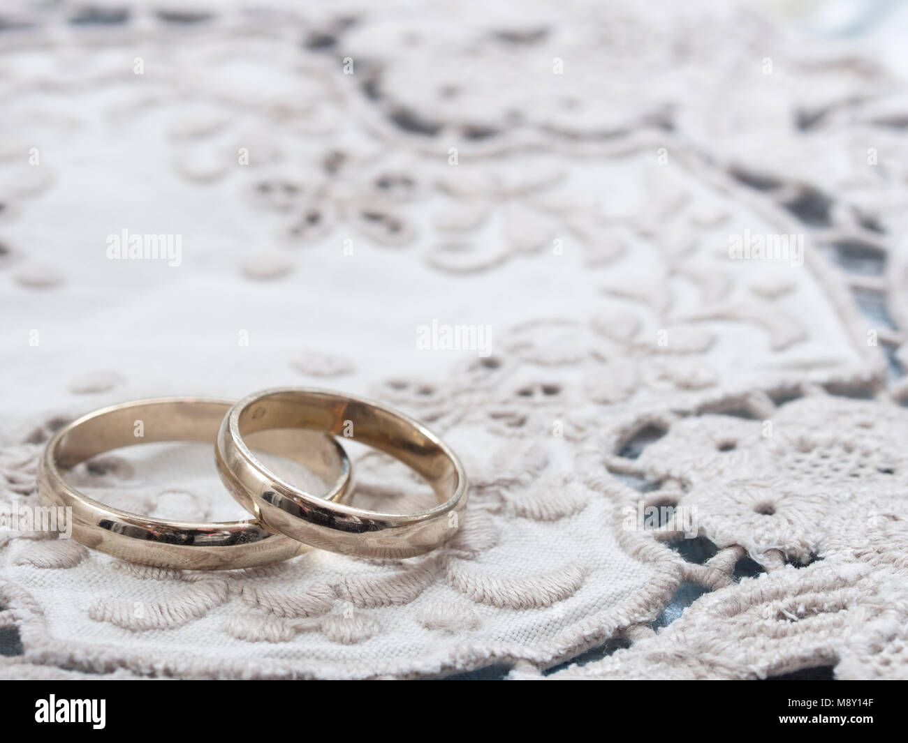 wedding rings in the decorative arrangement Stock Photo - Alamy
