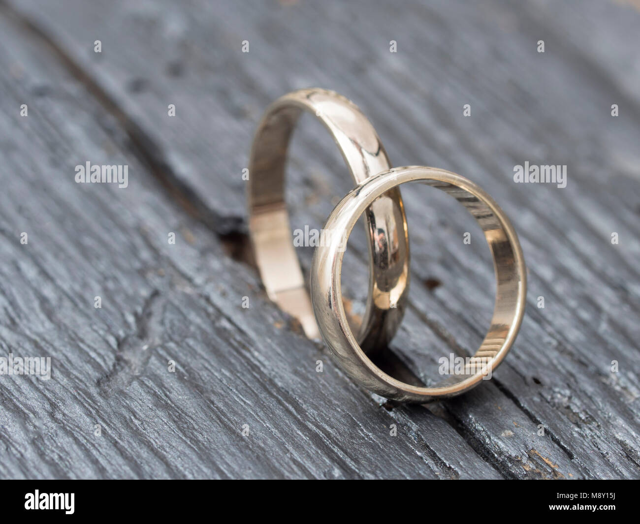 wedding rings in the decorative arrangement Stock Photo - Alamy