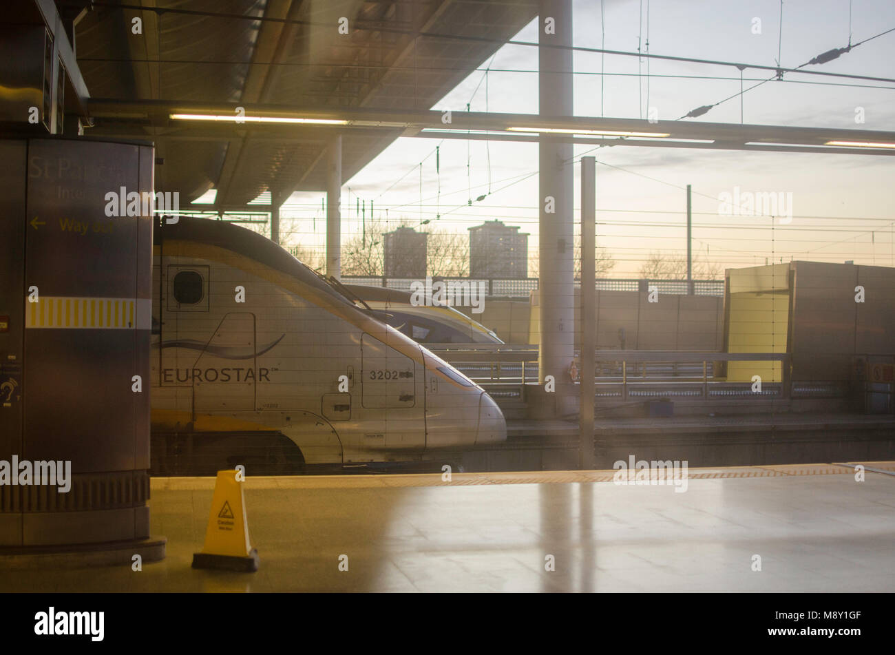 Evening view of the Eurostar at St.Pancras International Stock Photo ...