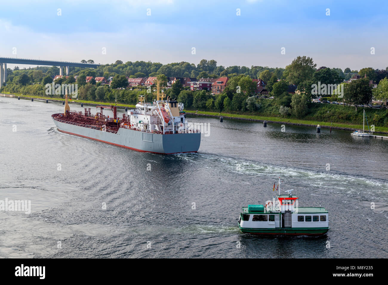 Tanker und Personenfähre auf dem Nord-Ostsee-Kanal bei Kiel, Deutschland Stock Photo - Alamy