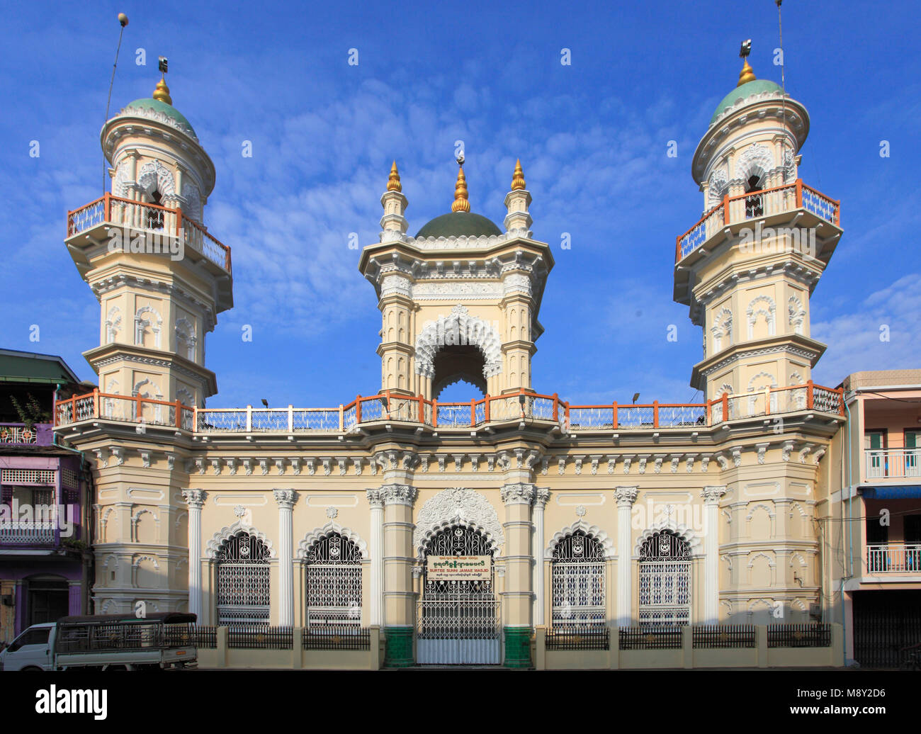 Sunni masjid hi-res stock photography and images - Alamy