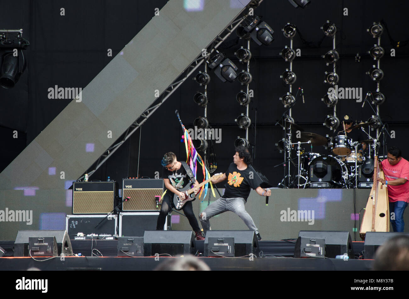 Concert dance festival fan hi-res stock photography and images - Alamy