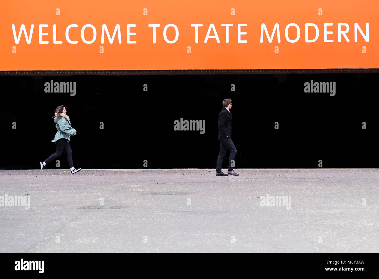 Tate modern entrance hi-res stock photography and images - Alamy