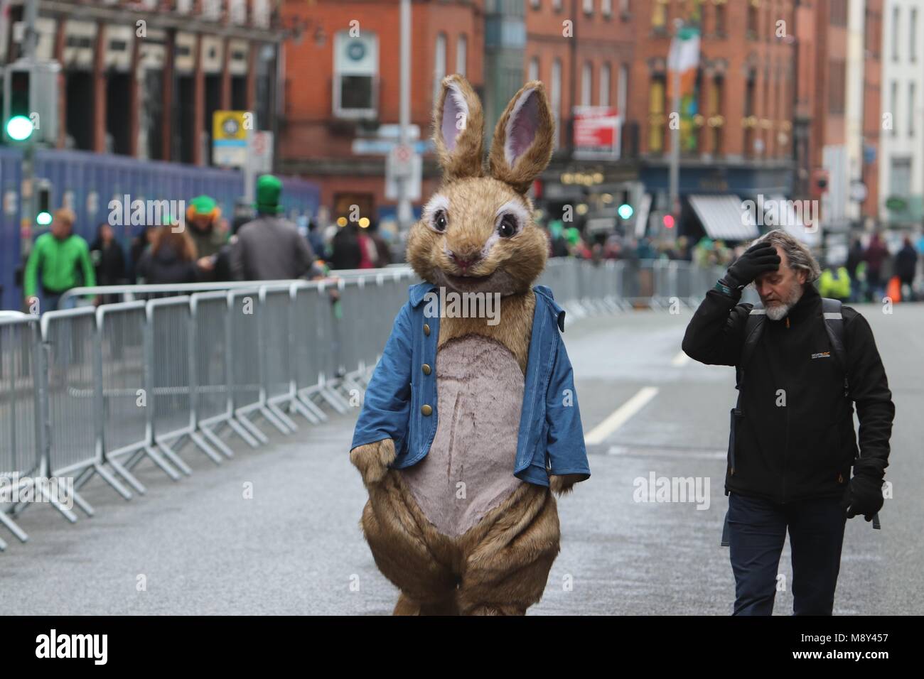 Peter rabbit 2018 movie hi-res stock photography and images - Alamy