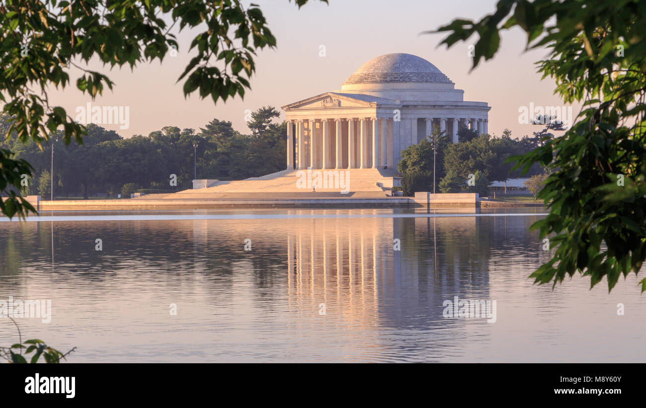 Misty morning at the Jefferson Memorial in Washington, DC Stock Photo ...