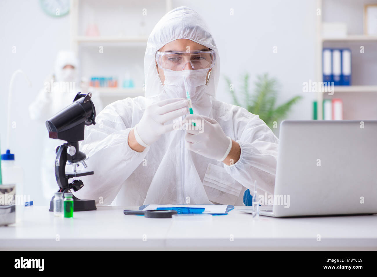 Two scientists working in the chemical lab Stock Photo - Alamy