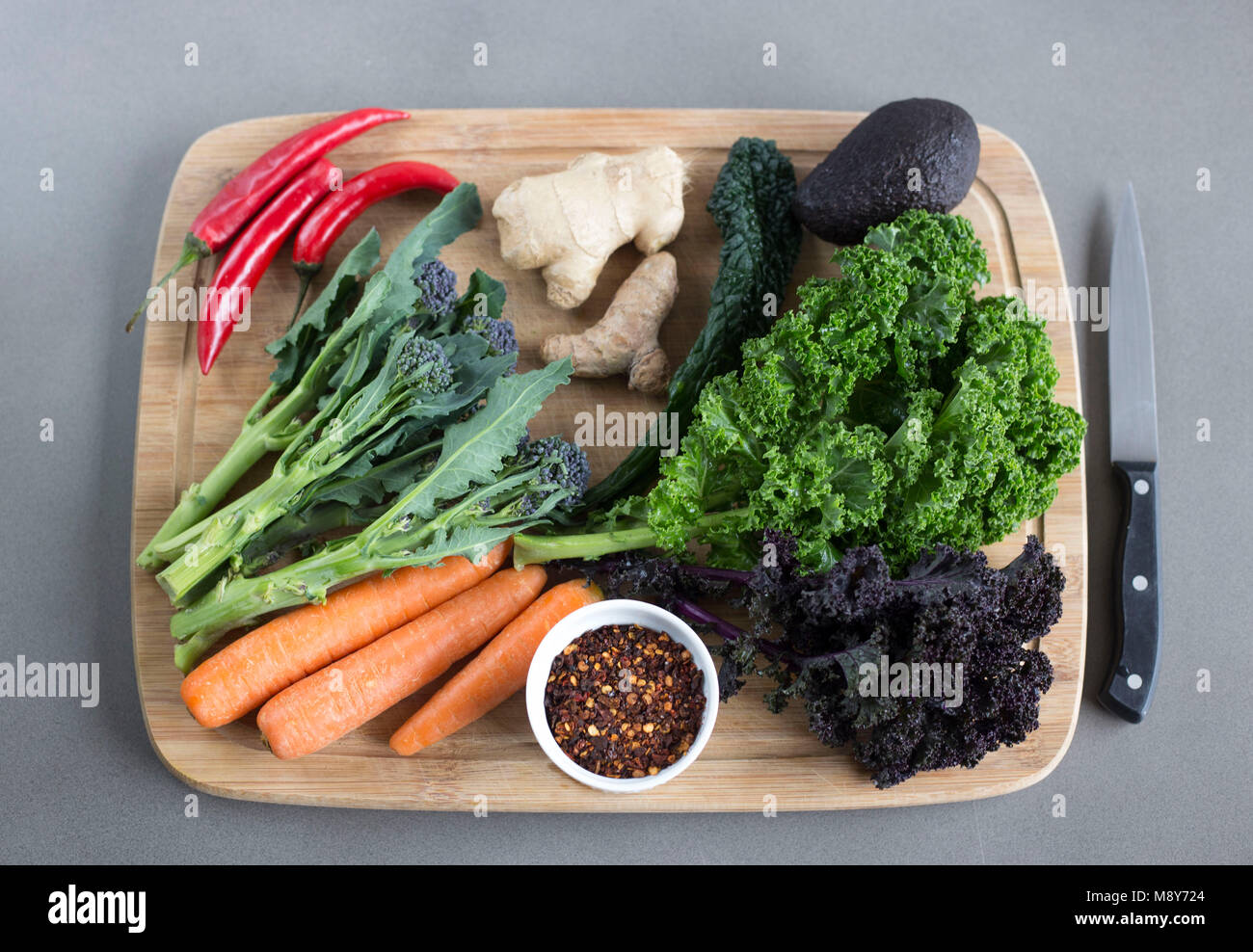 Vegetables chopping board hi-res stock photography and images - Alamy