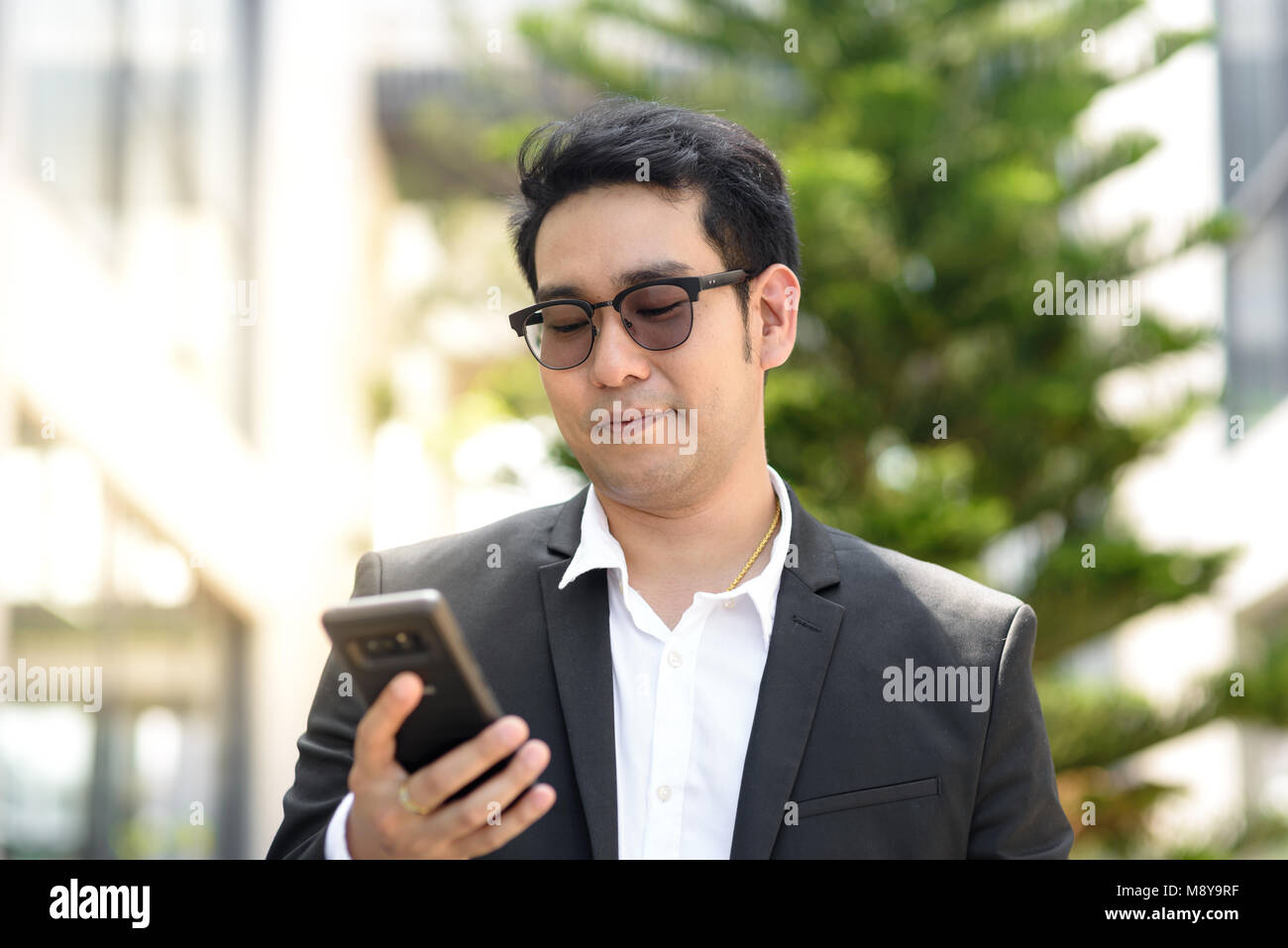 Korean businessman taking phone call hi-res stock photography and ...