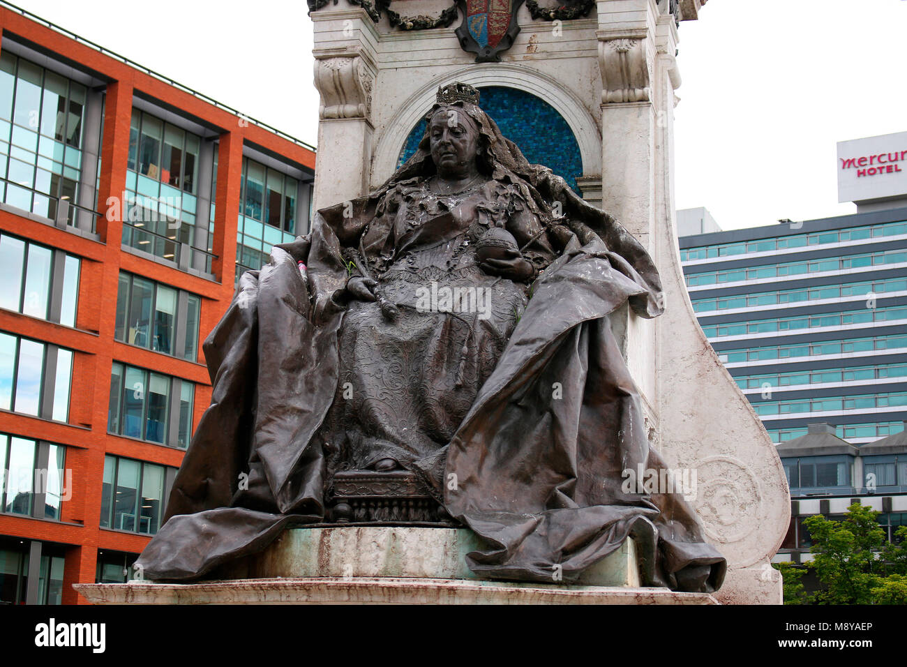 Queen Victoria Statue, Piccaddilly Gardens, Manchester, England Stock Photo - Alamy