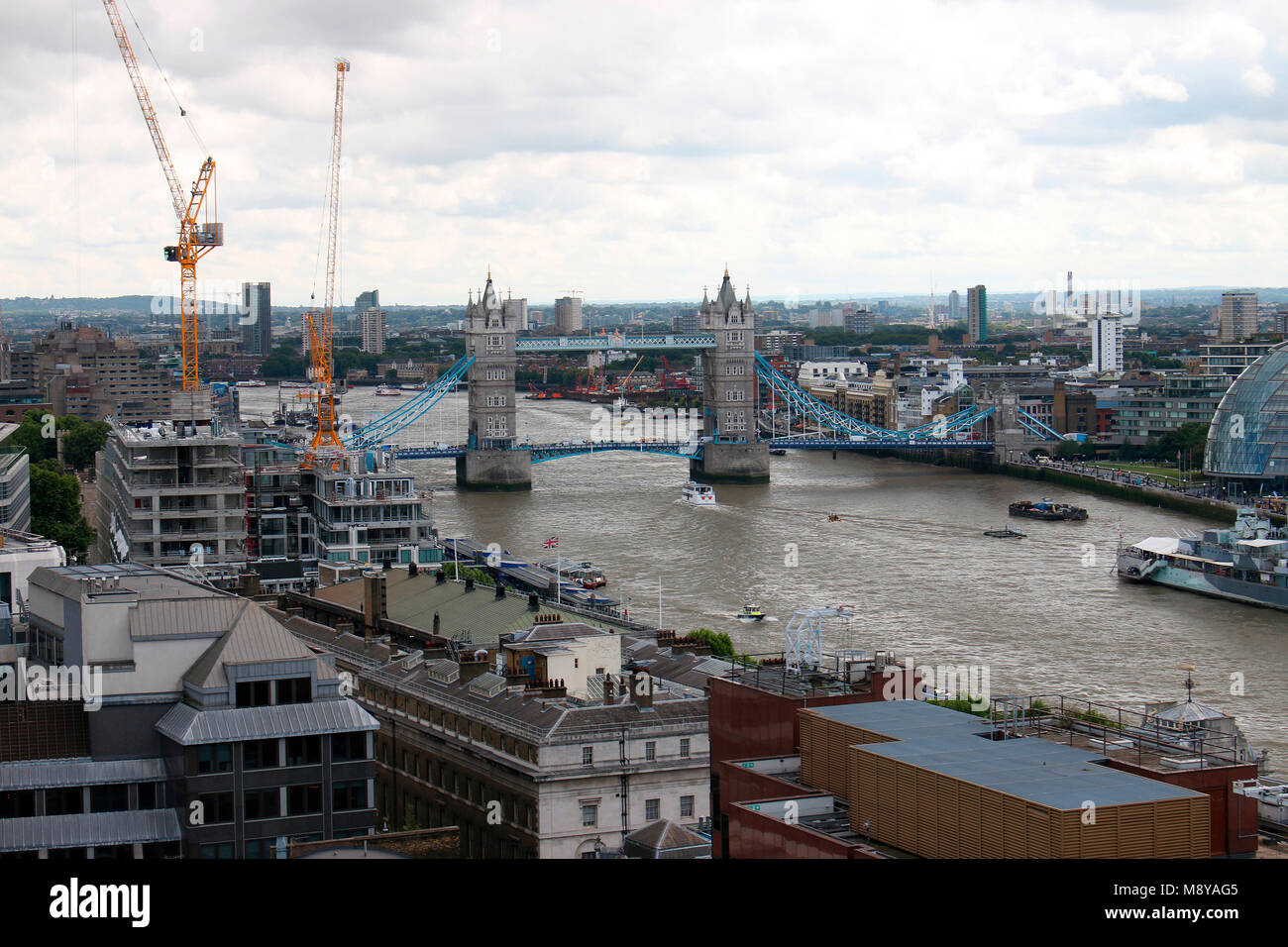 Tower Bridge, Themse, London, England Stock Photo - Alamy