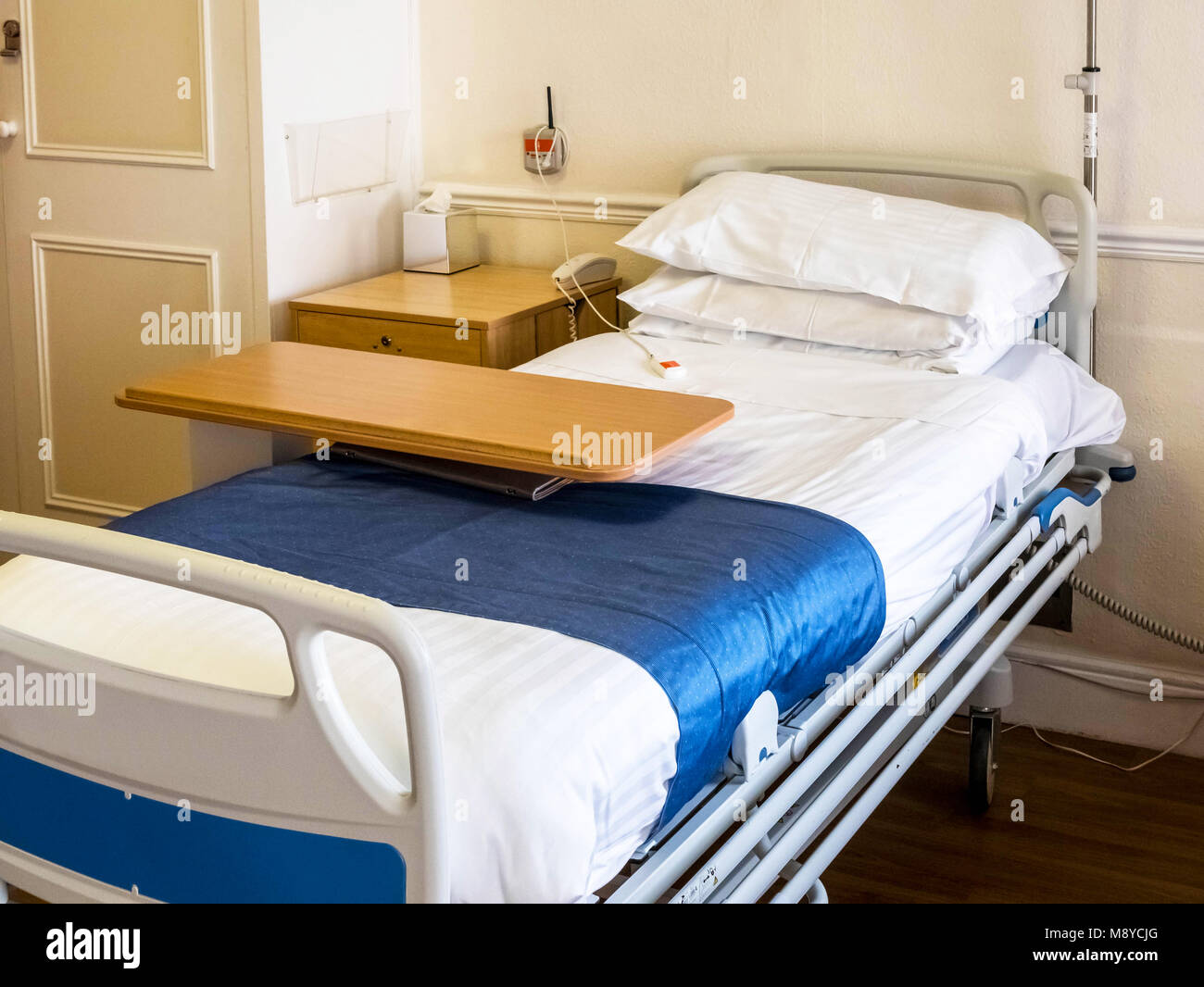 Empty hospital bed hi-res stock photography and images - Alamy