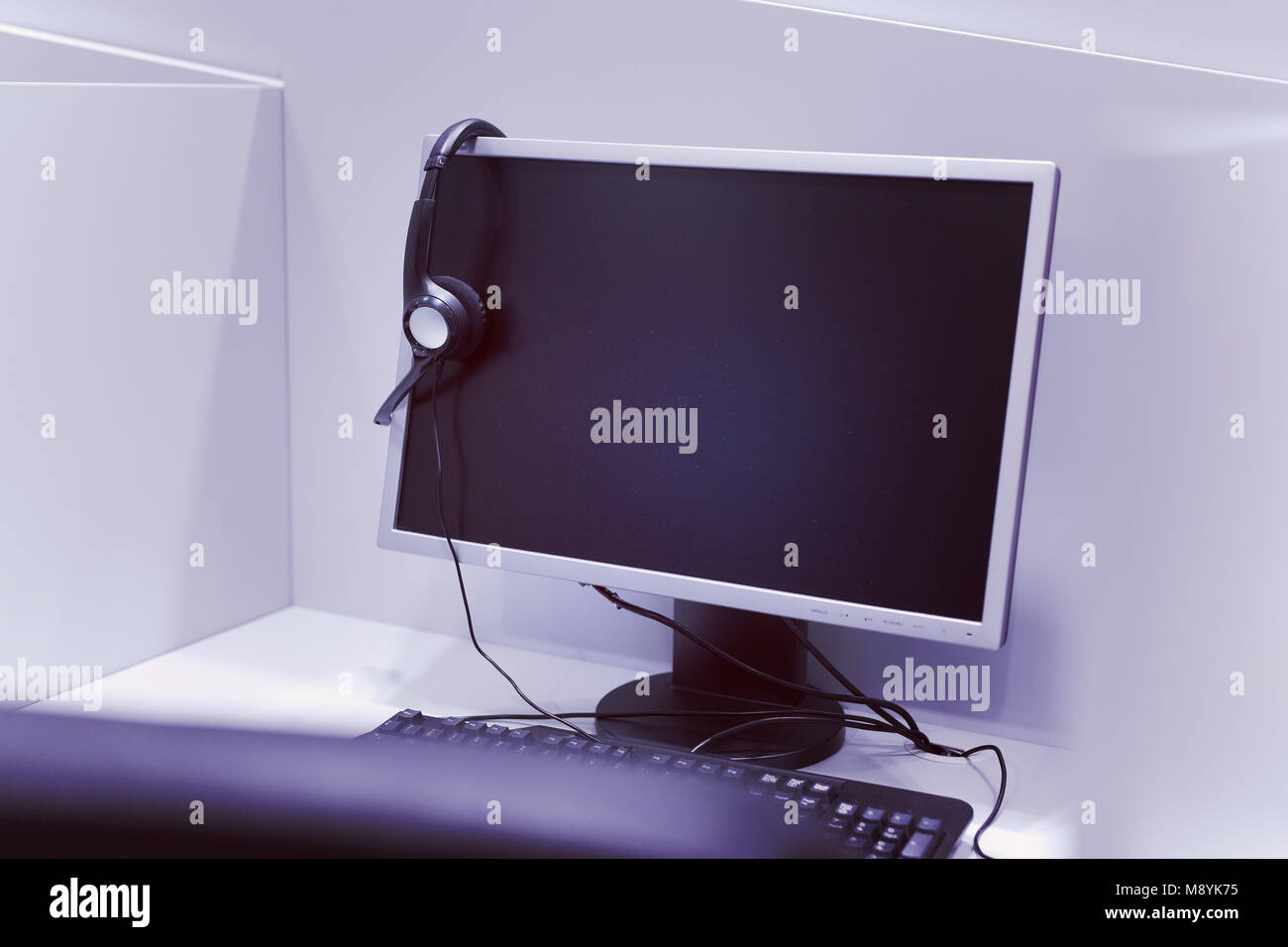 Empty call center hi-res stock photography and images - Alamy