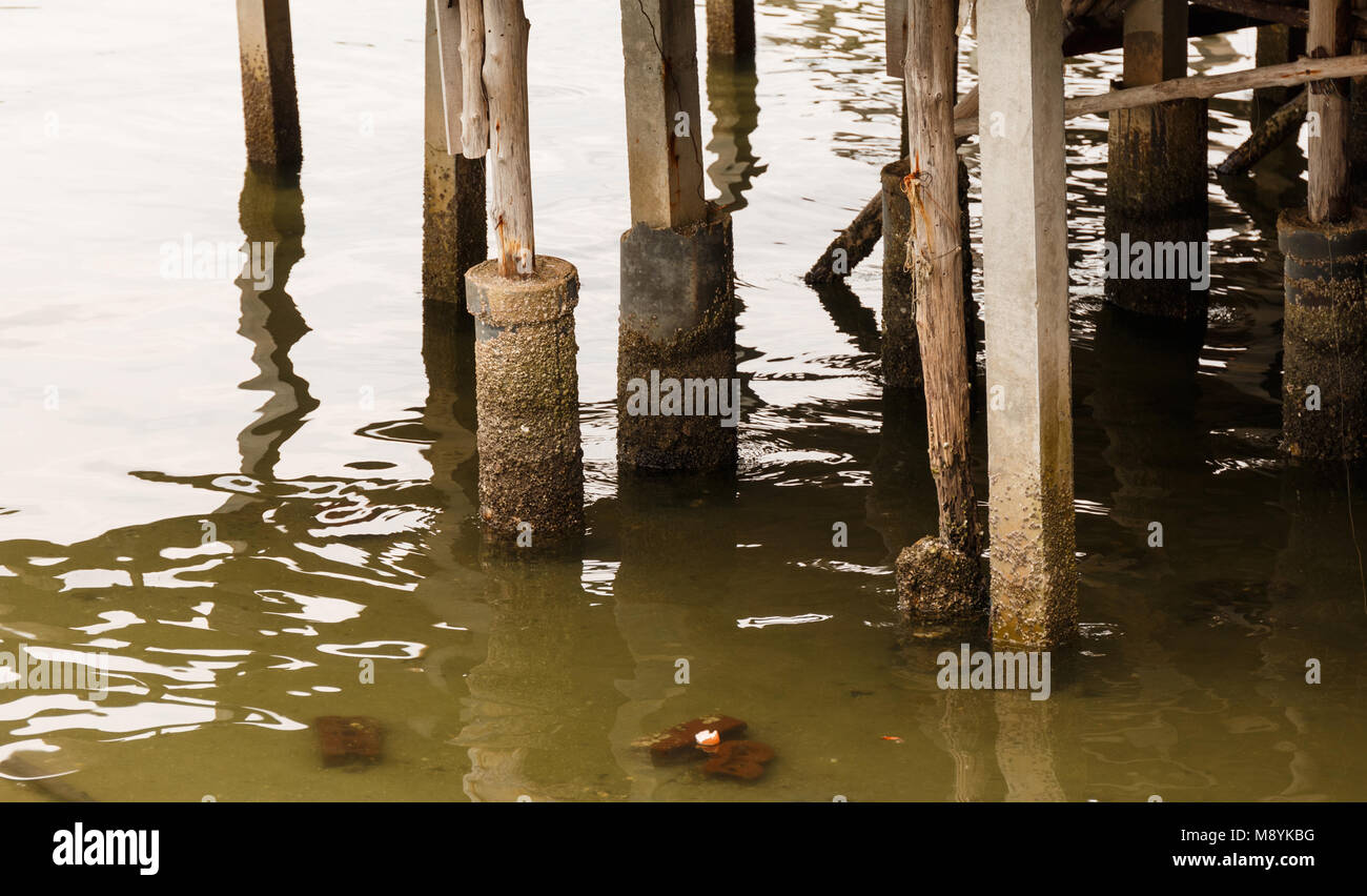 Old dock posts hi-res stock photography and images - Alamy
