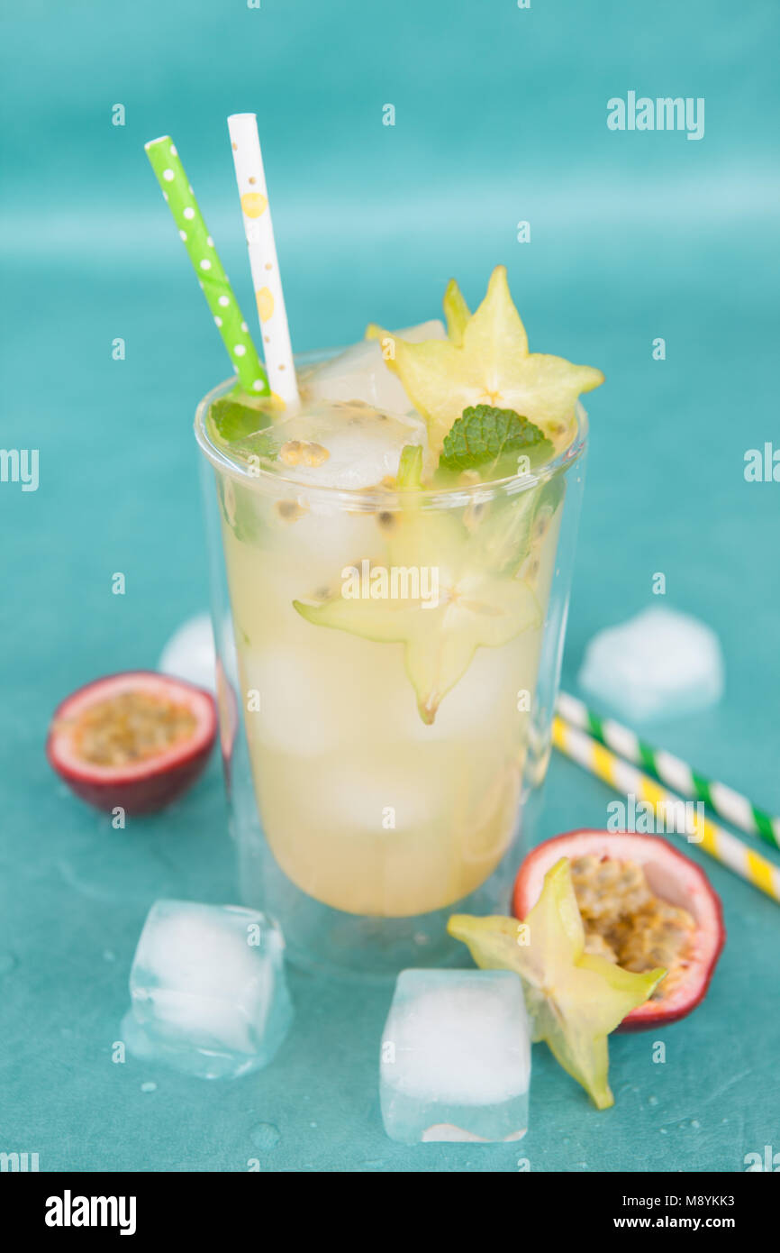 Starfruit cocktail hi-res stock photography and images - Alamy