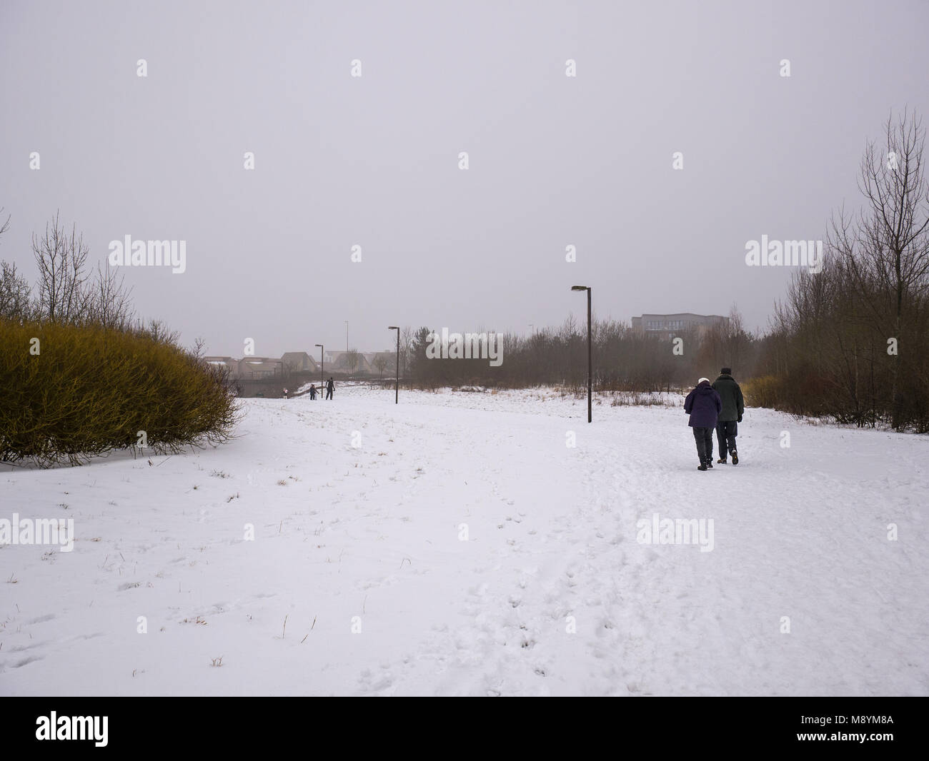 Couple walking along snowy hi-res stock photography and images - Alamy