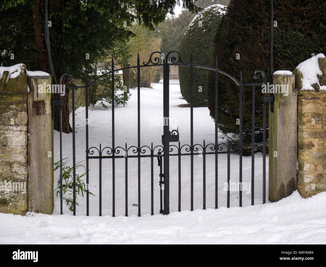 Wrought iron gates winter hi-res stock photography and images - Alamy