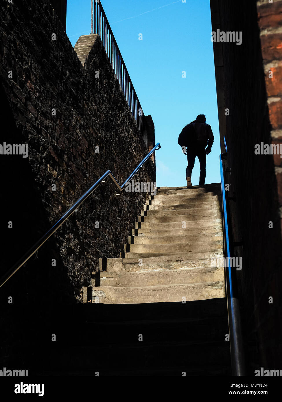 London alley steps hi-res stock photography and images - Alamy