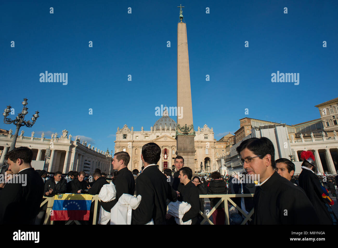 Vatican mass hi-res stock photography and images - Alamy