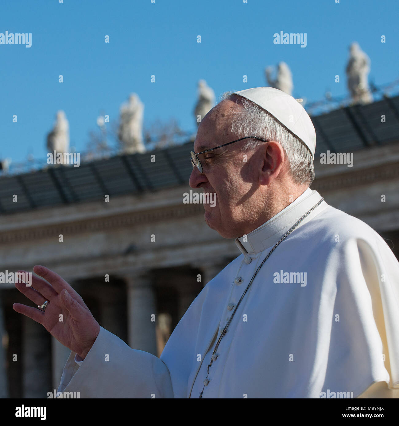 Pope hand gesture hi-res stock photography and images - Alamy