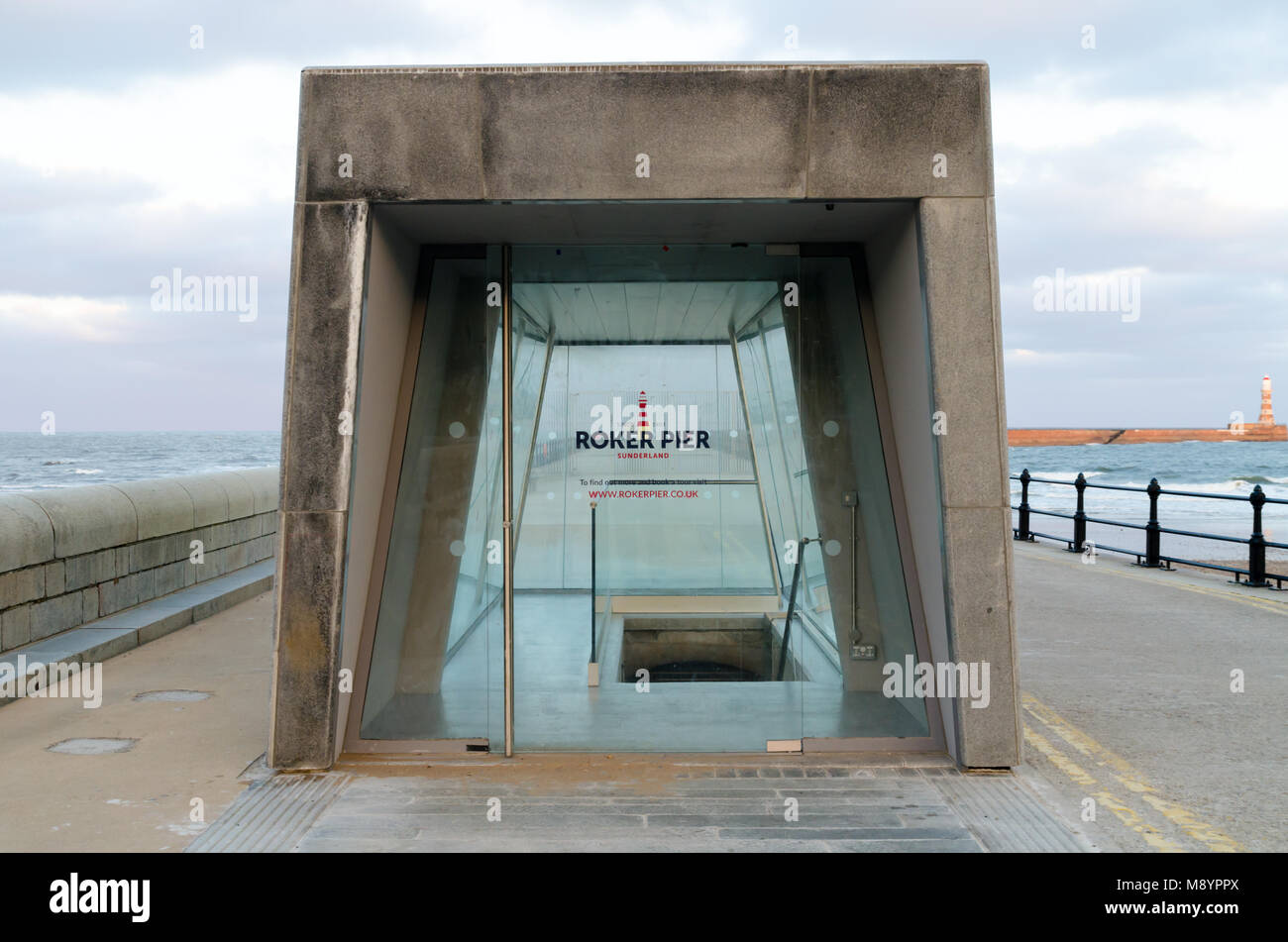 Entrance to roker pier hi-res stock photography and images - Alamy
