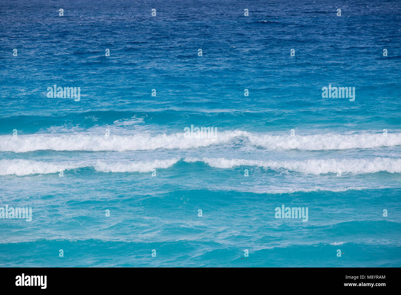 Beautiful blue water hi-res stock photography and images - Alamy