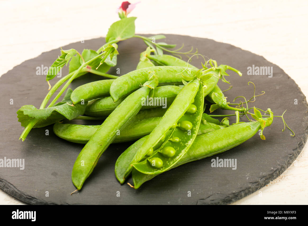 Ripe green peas with leaves Stock Photo - Alamy