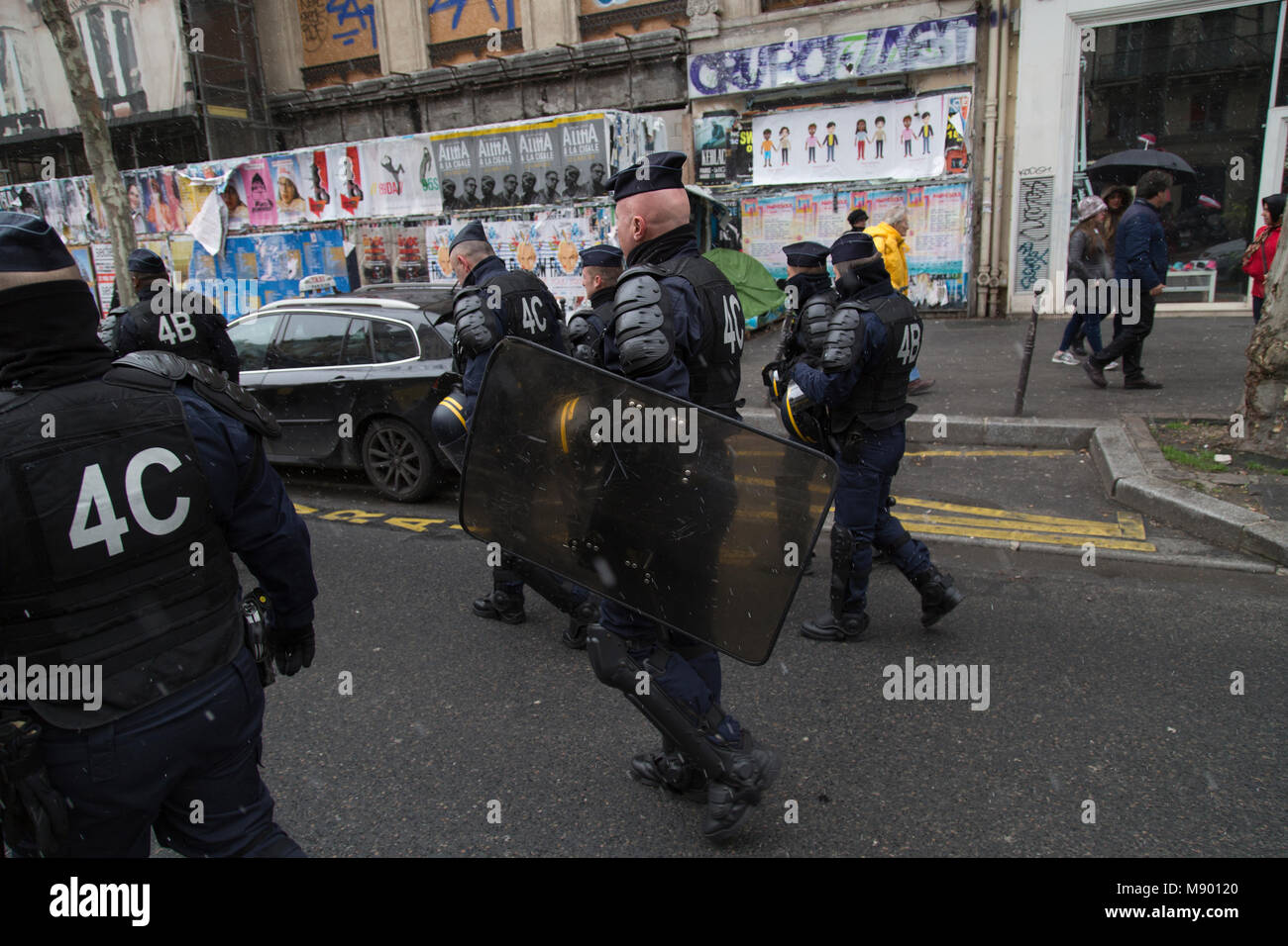 Gendarmerie paris france hi-res stock photography and images - Alamy