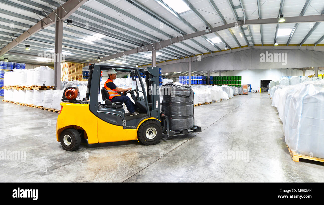 Forklift truck warehouse hi-res stock photography and images - Alamy