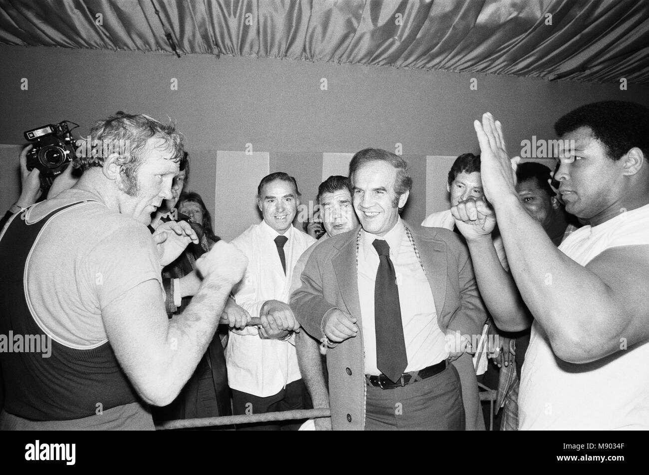 Muhammad Ali (right) with future opponent British Heavyweight Champion ...