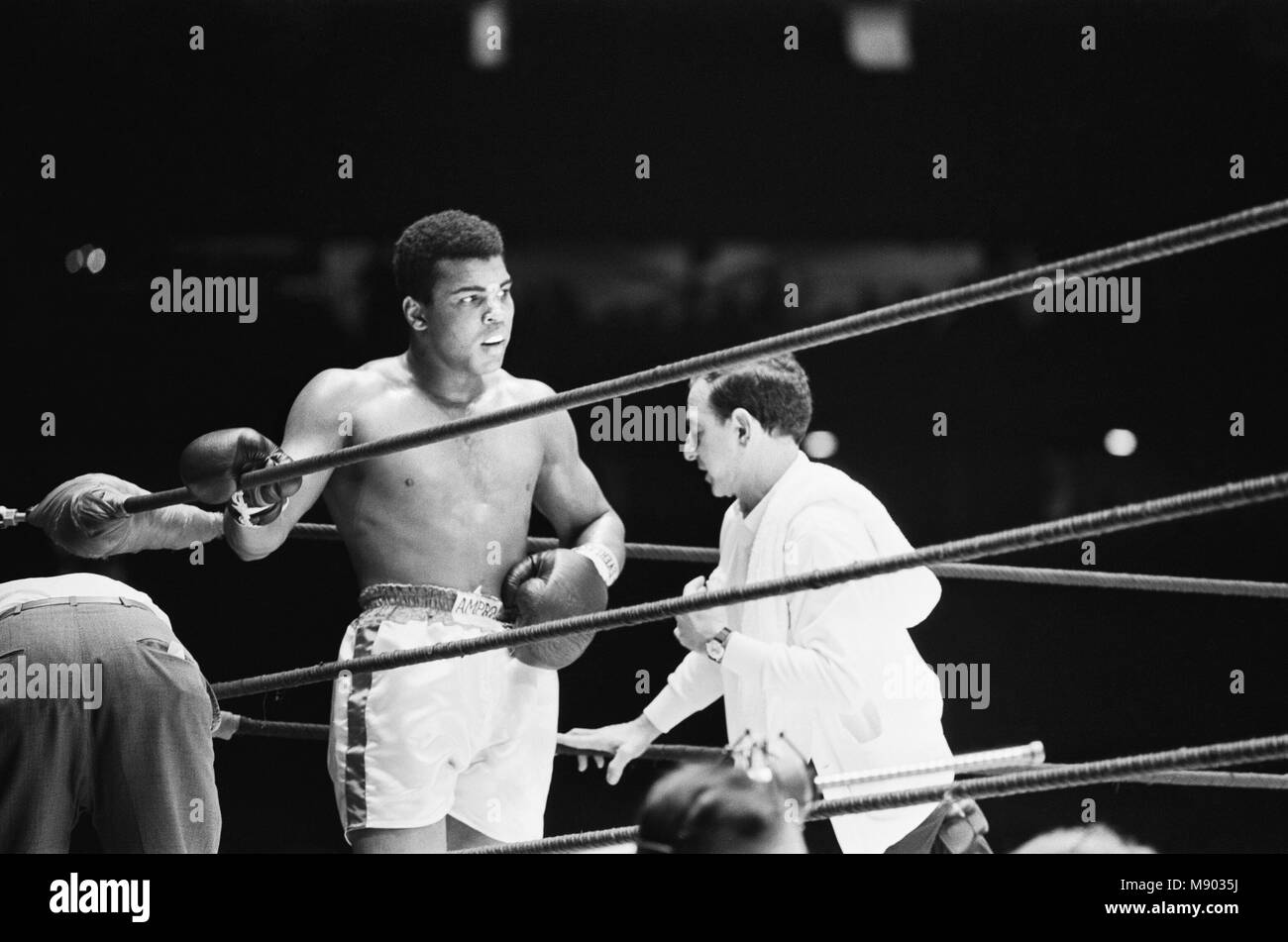 Muhammad Ali and Ernie Terrell met to end the confusion about who was ...