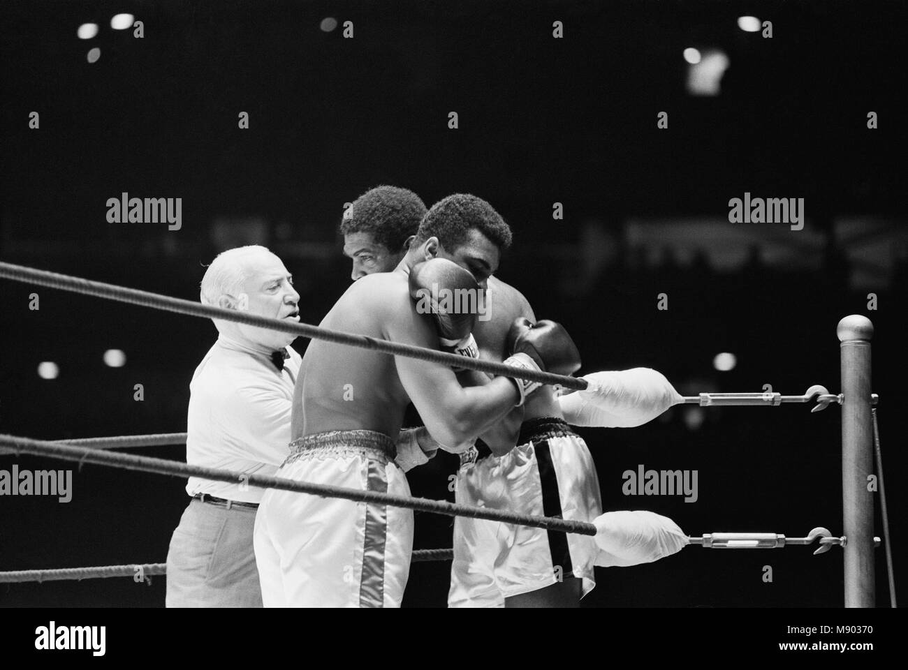 Muhammad Ali and Ernie Terrell met to end the confusion about who was ...