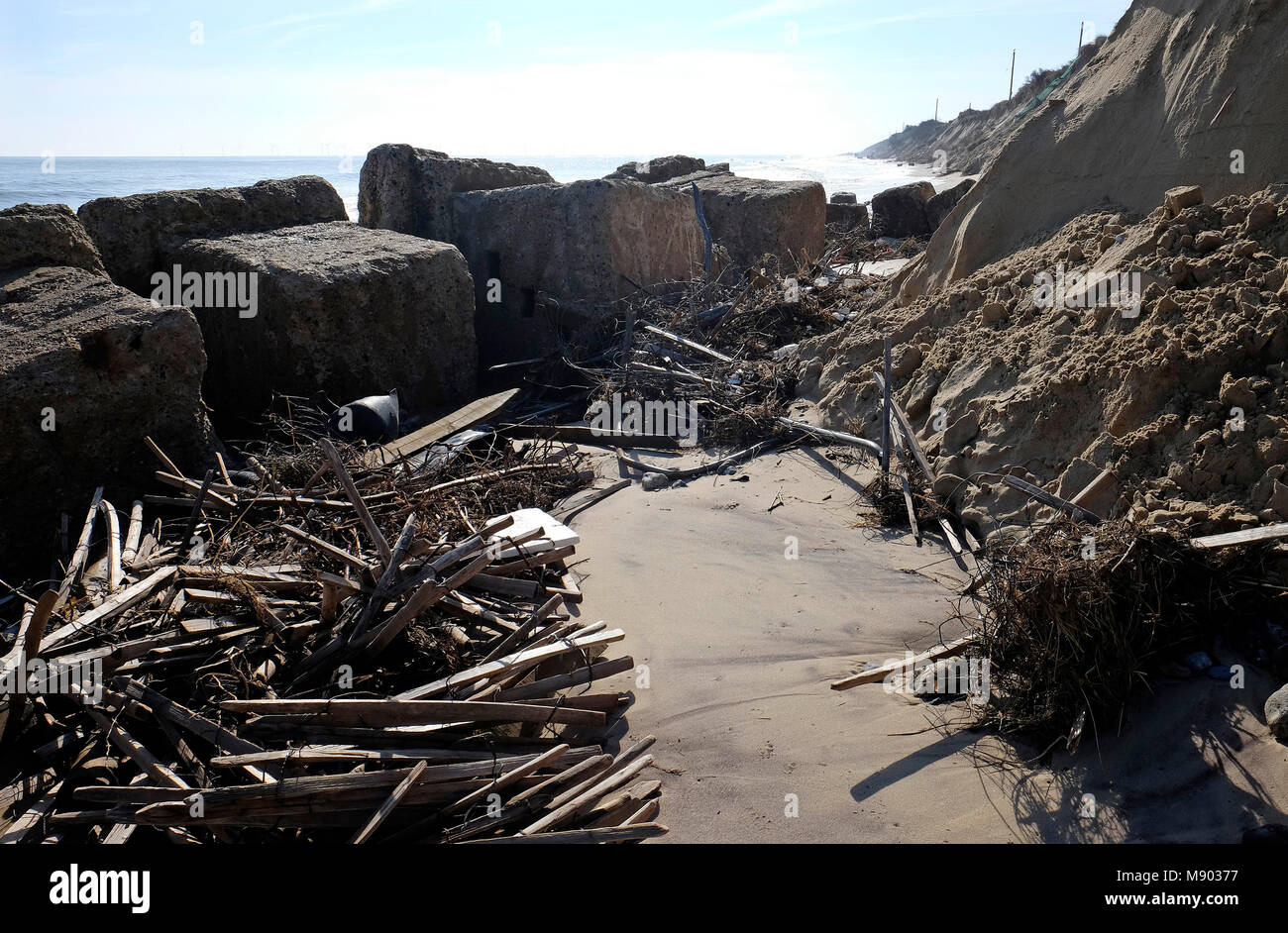 cliff erosion at hemsby, norfolk, england Stock Photo - Alamy