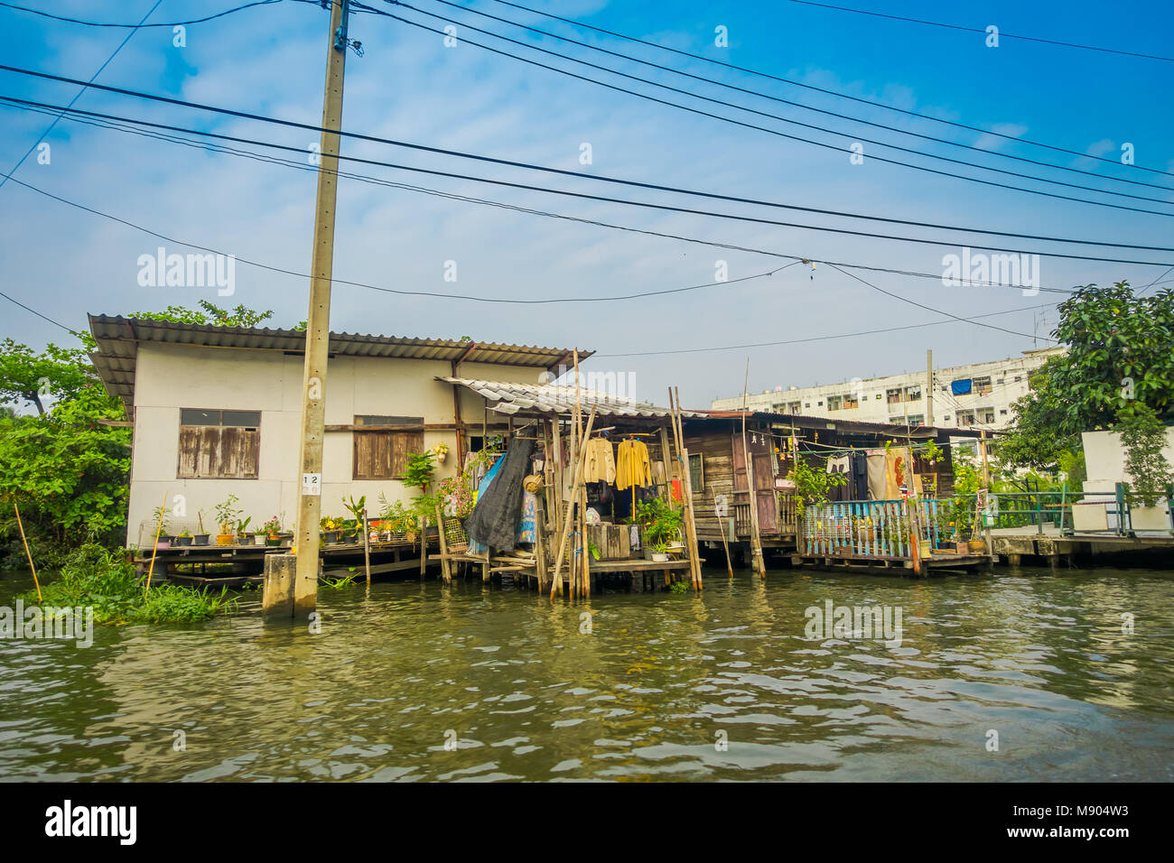 Floating poor house on the Chao Phraya river. Thailand, Bangkok Stock ...