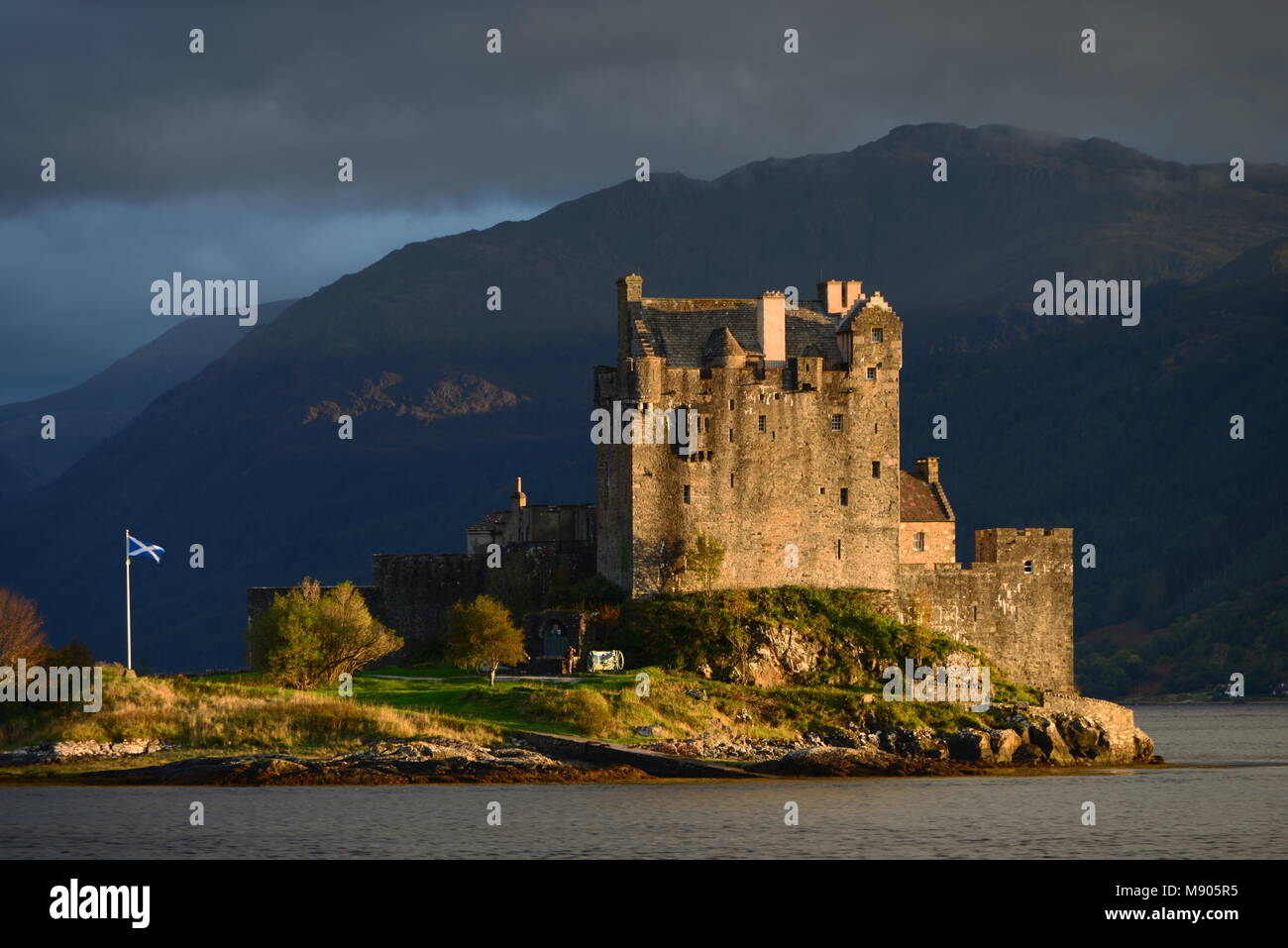 Storm clouds over Eilean Donan Castle Stock Photo - Alamy