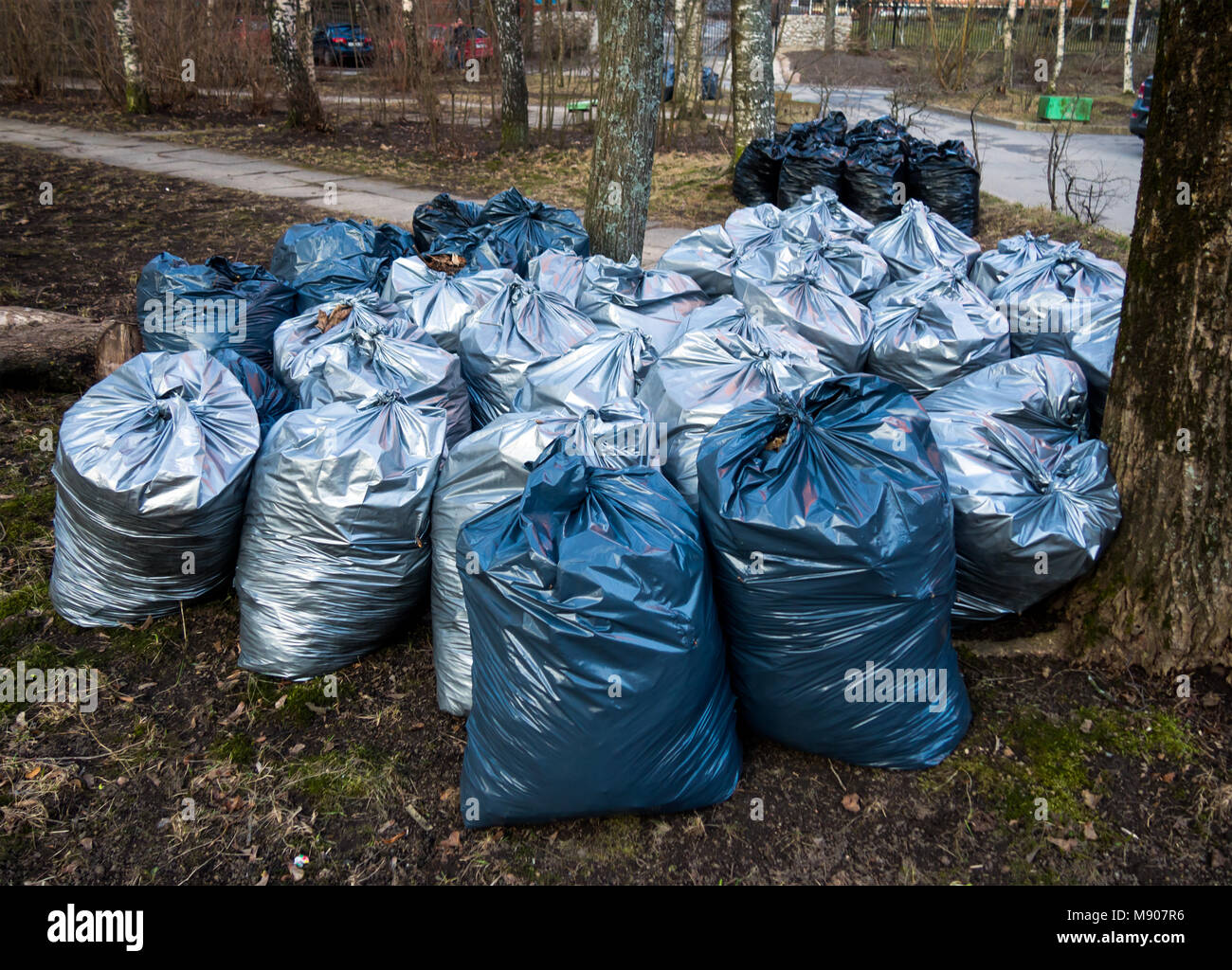 Clean trash roadside hi-res stock photography and images - Alamy