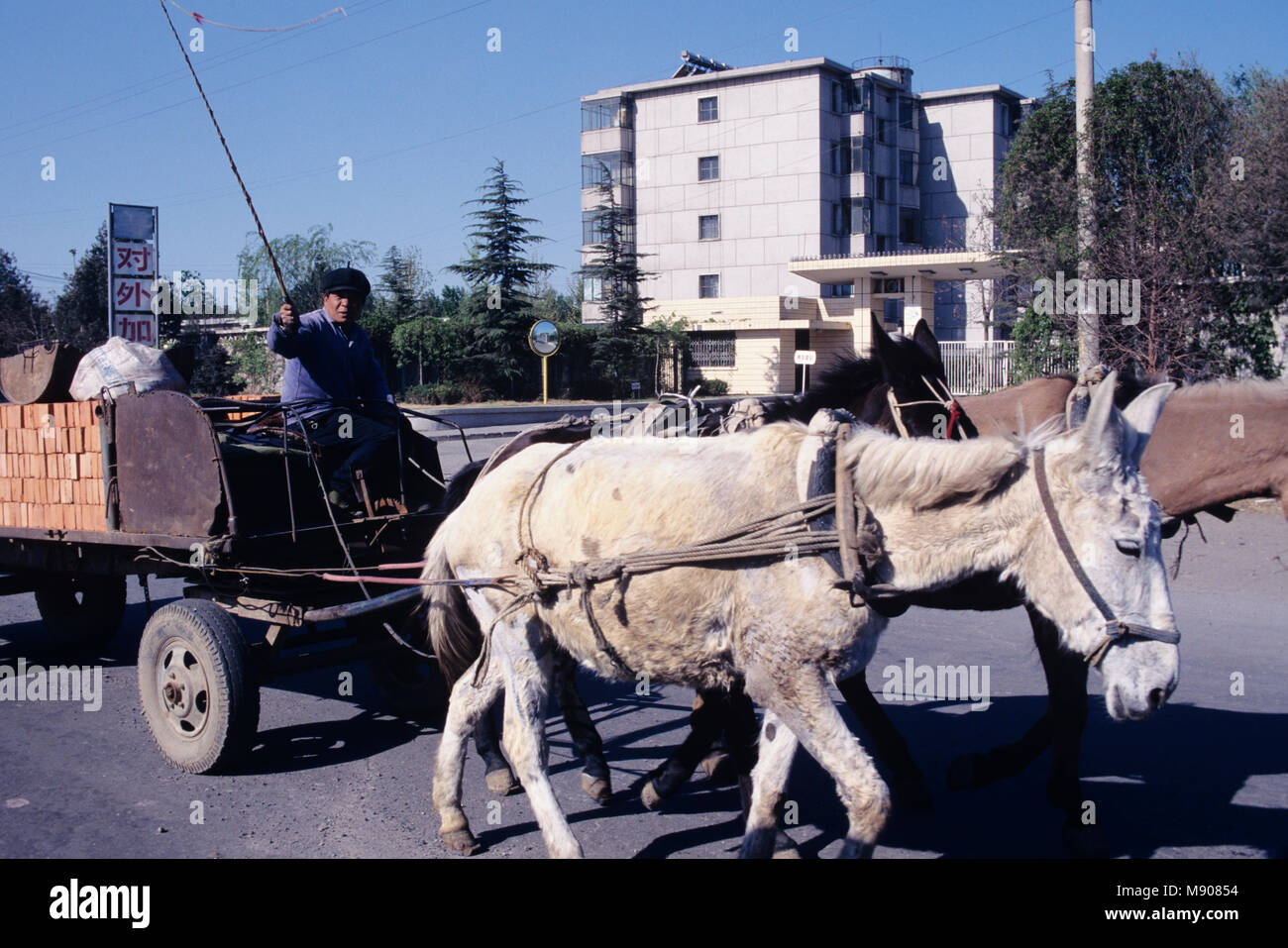 Load of bricks hi-res stock photography and images - Alamy