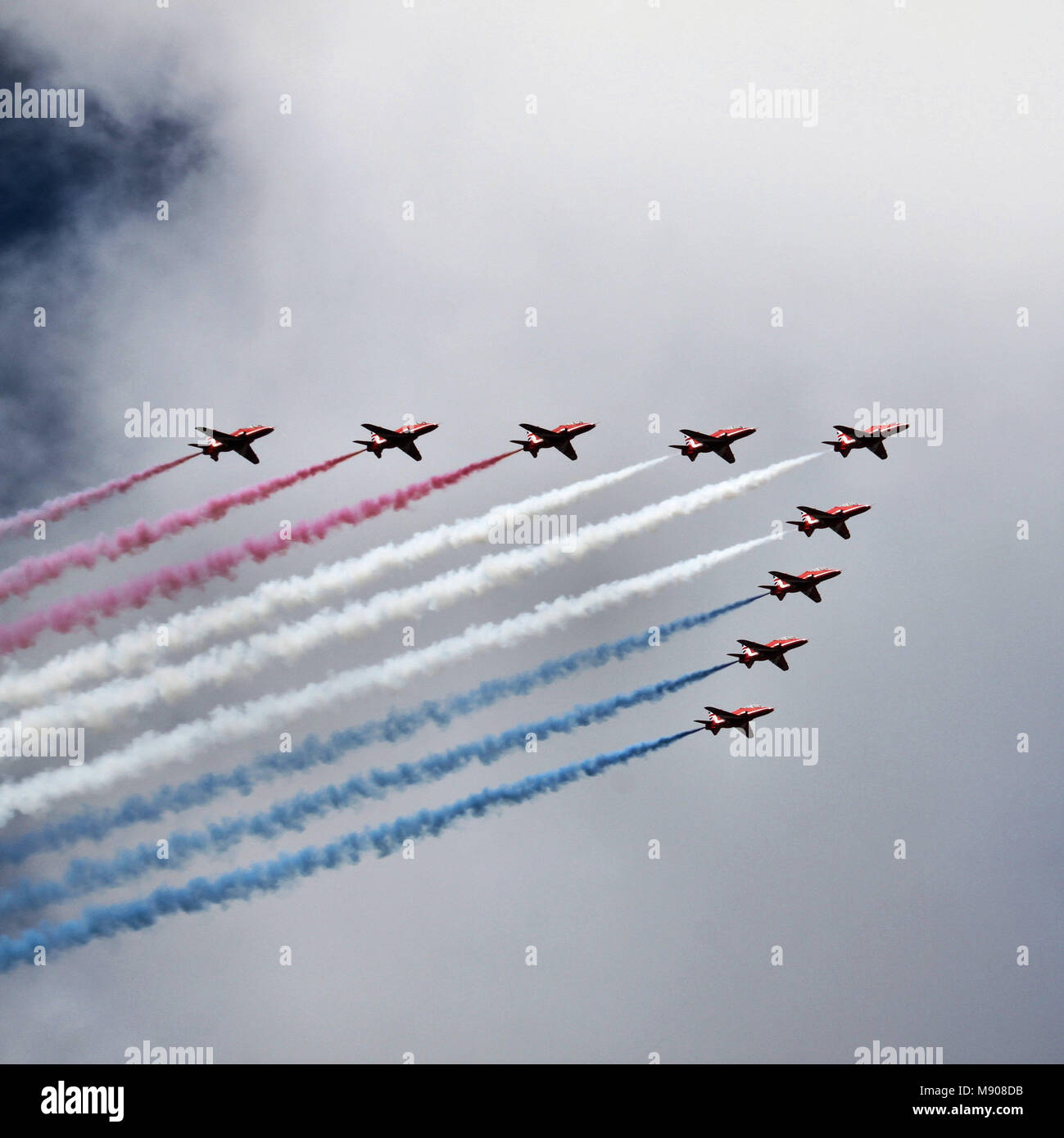 The Red Arrows flying over Liverpool Stock Photo - Alamy