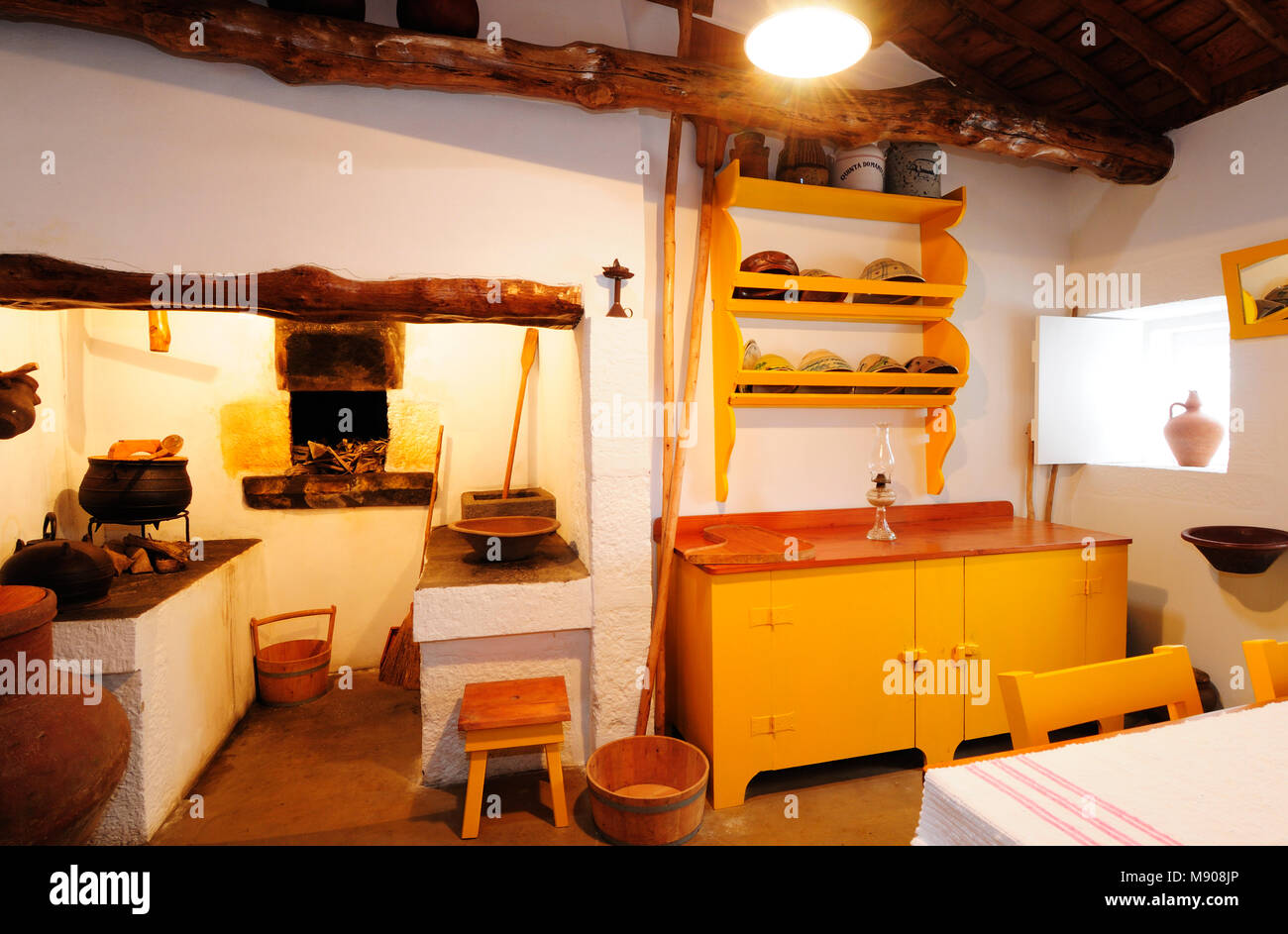 Traditional portuguese farm houses hi-res stock photography and images ...