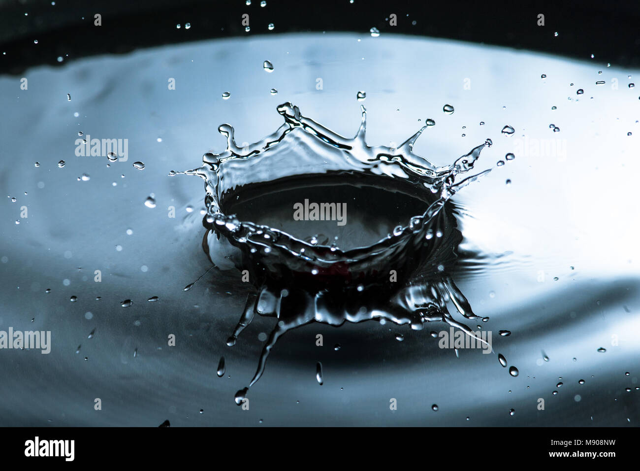 Raindrop close up extreme hi-res stock photography and images - Alamy